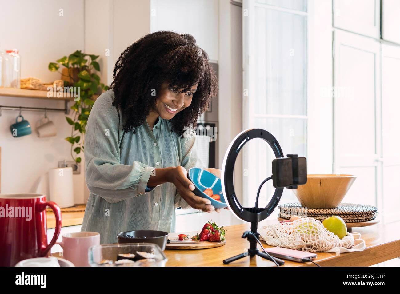 Tutorial podcast hi-res stock photography and images - Alamy