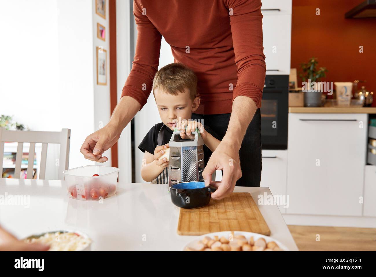 Boy helping dishes hi-res stock photography and images - Alamy