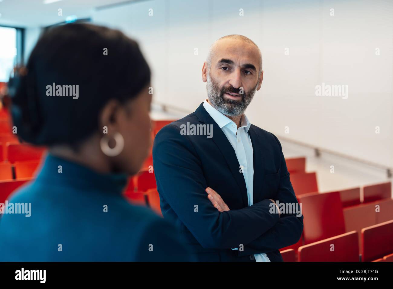 Professor discussion group hi-res stock photography and images - Alamy