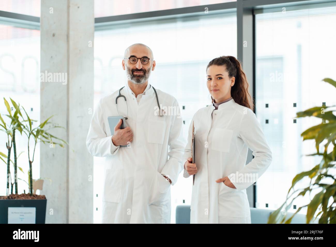 Group portrait doctors standing hi-res stock photography and images - Alamy