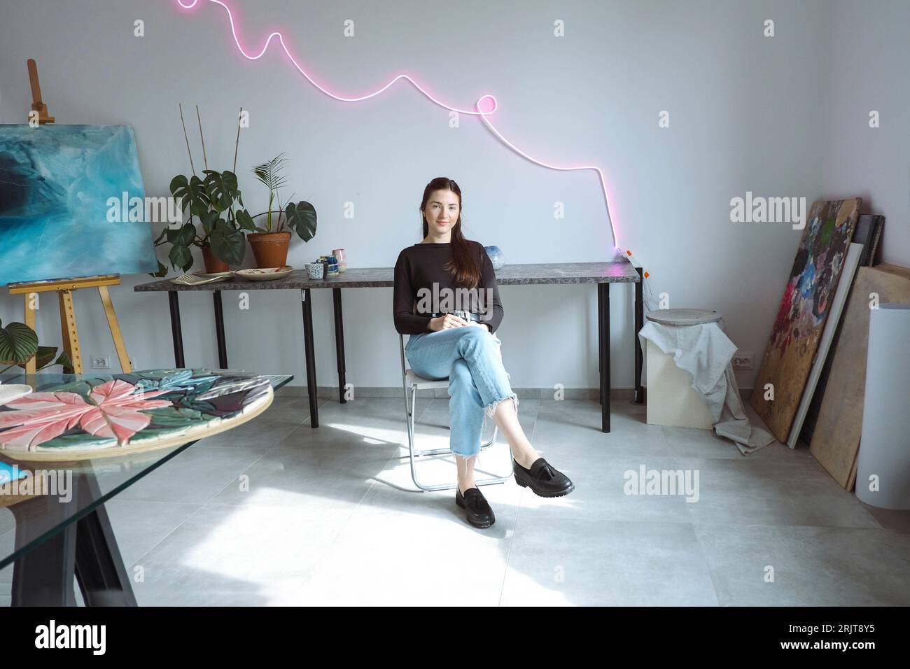 Artist sitting chair hi-res stock photography and images - Alamy