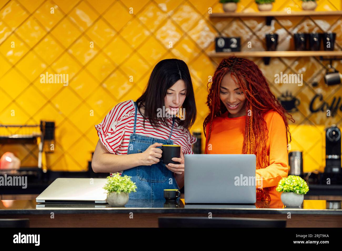 Workplace ethnic hi-res stock photography and images - Alamy