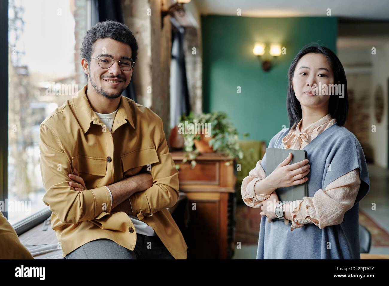 Partners in arms hi-res stock photography and images - Alamy