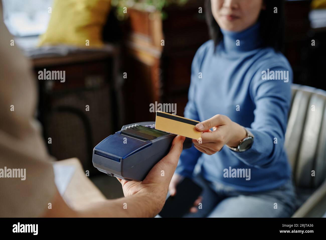 Card machine restaurant hi-res stock photography and images - Alamy