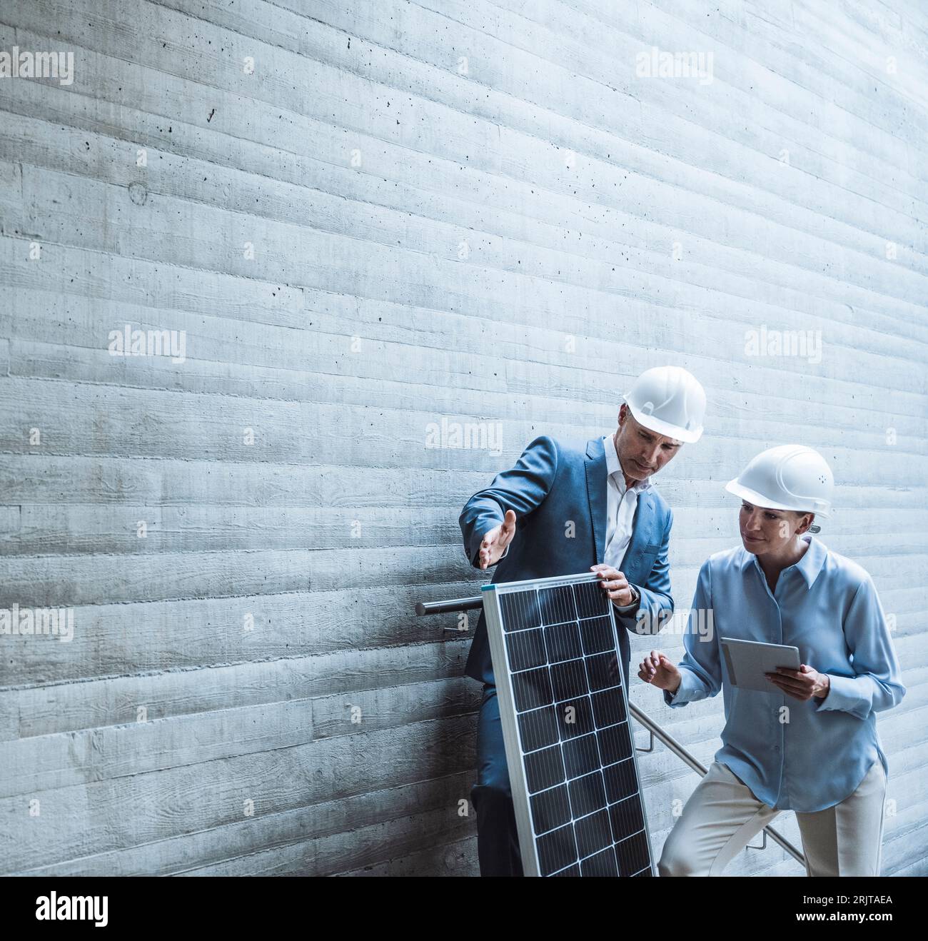 Solar panel job site hi-res stock photography and images - Alamy