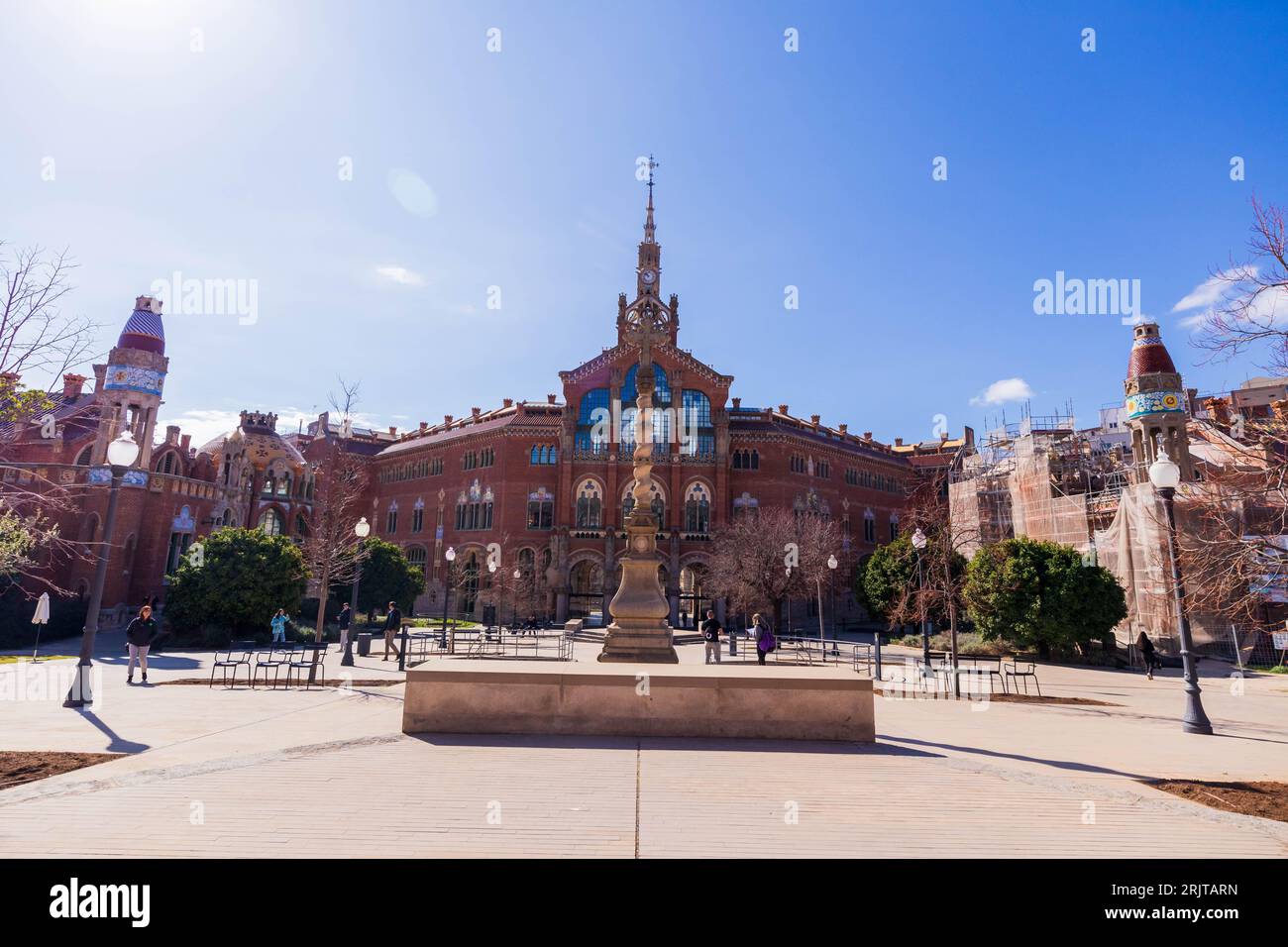Modern hospital exterior spain hi-res stock photography and images - Alamy