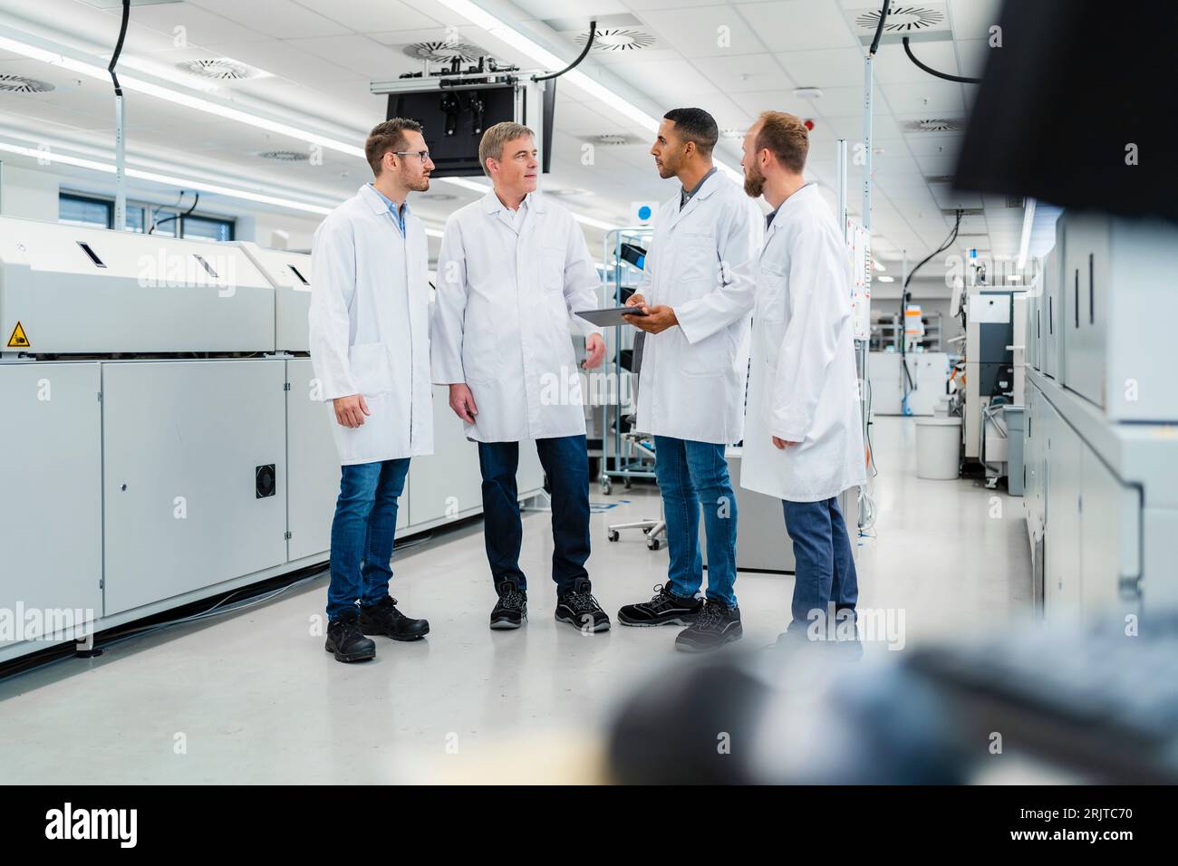 Technicians in a laboratory hi-res stock photography and images - Alamy
