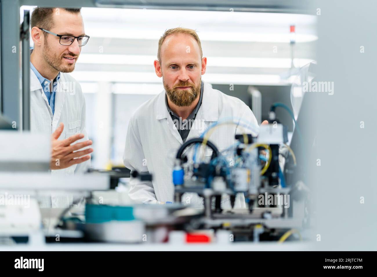 Electronics machine hi-res stock photography and images - Alamy