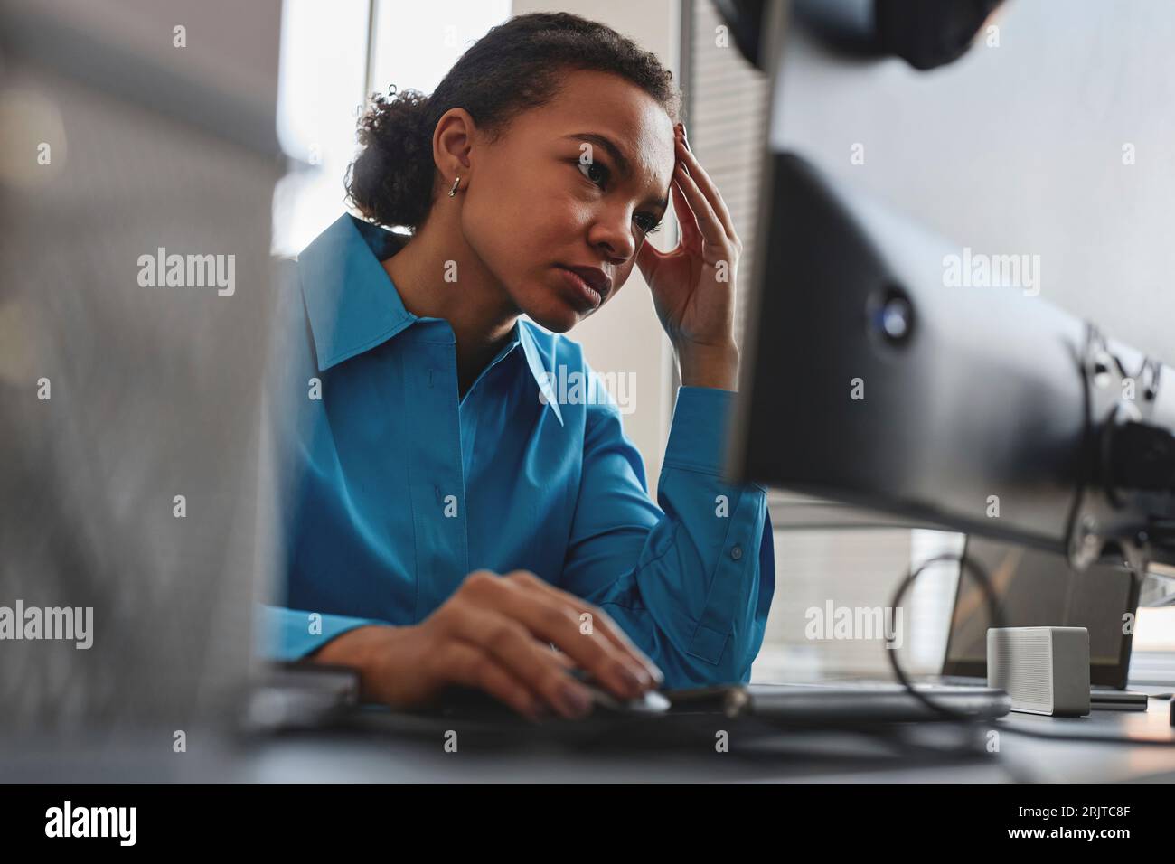 Computer programmer office hi-res stock photography and images - Alamy