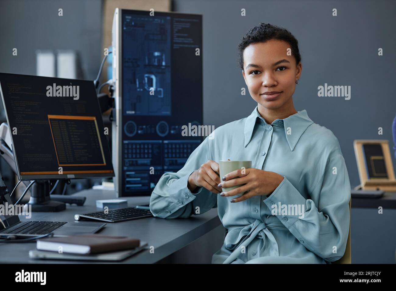 Professional young woman coding hi-res stock photography and images - Alamy
