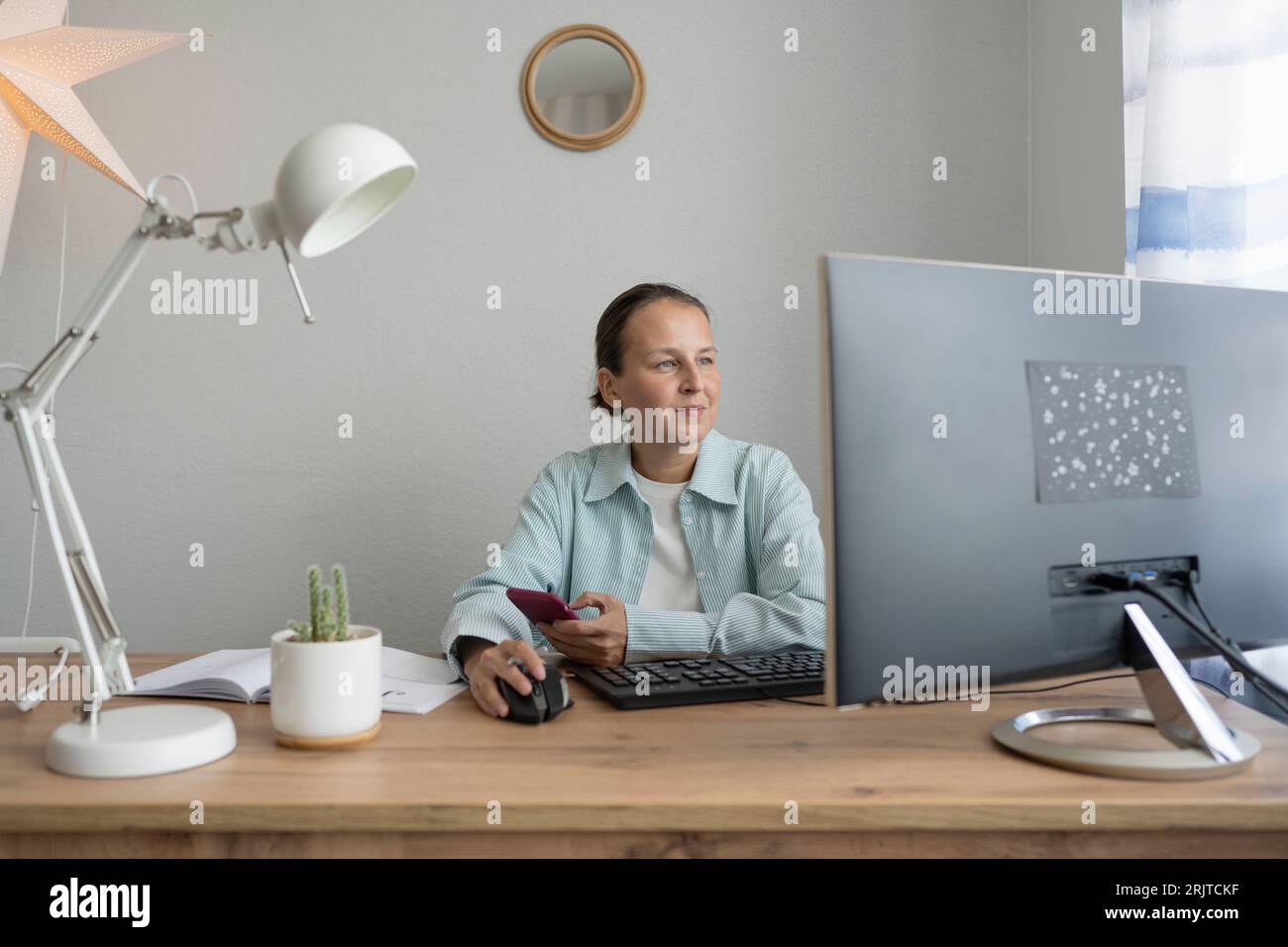 Home computer people lighting hi-res stock photography and images - Alamy