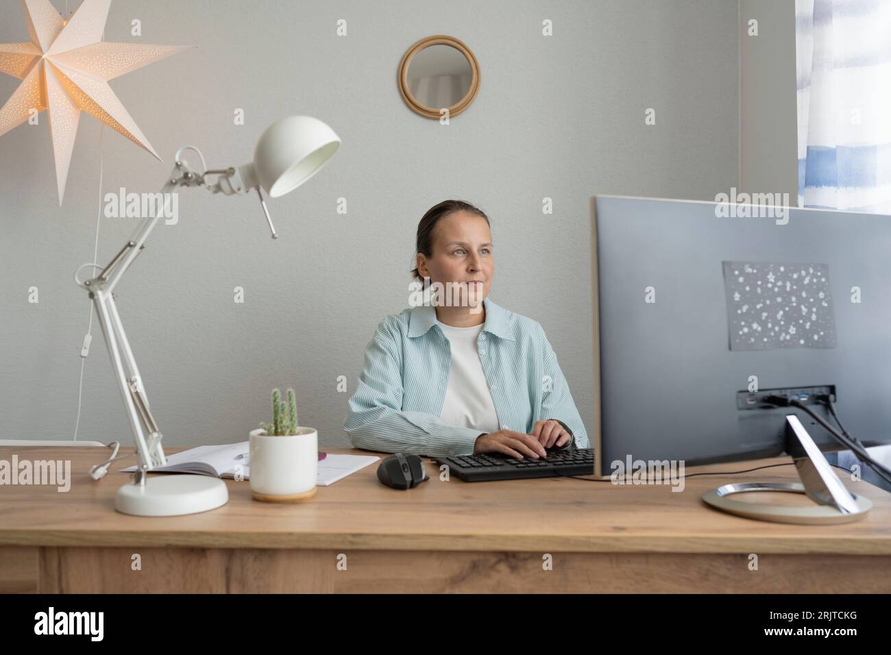 Home computer people lighting hi-res stock photography and images - Alamy