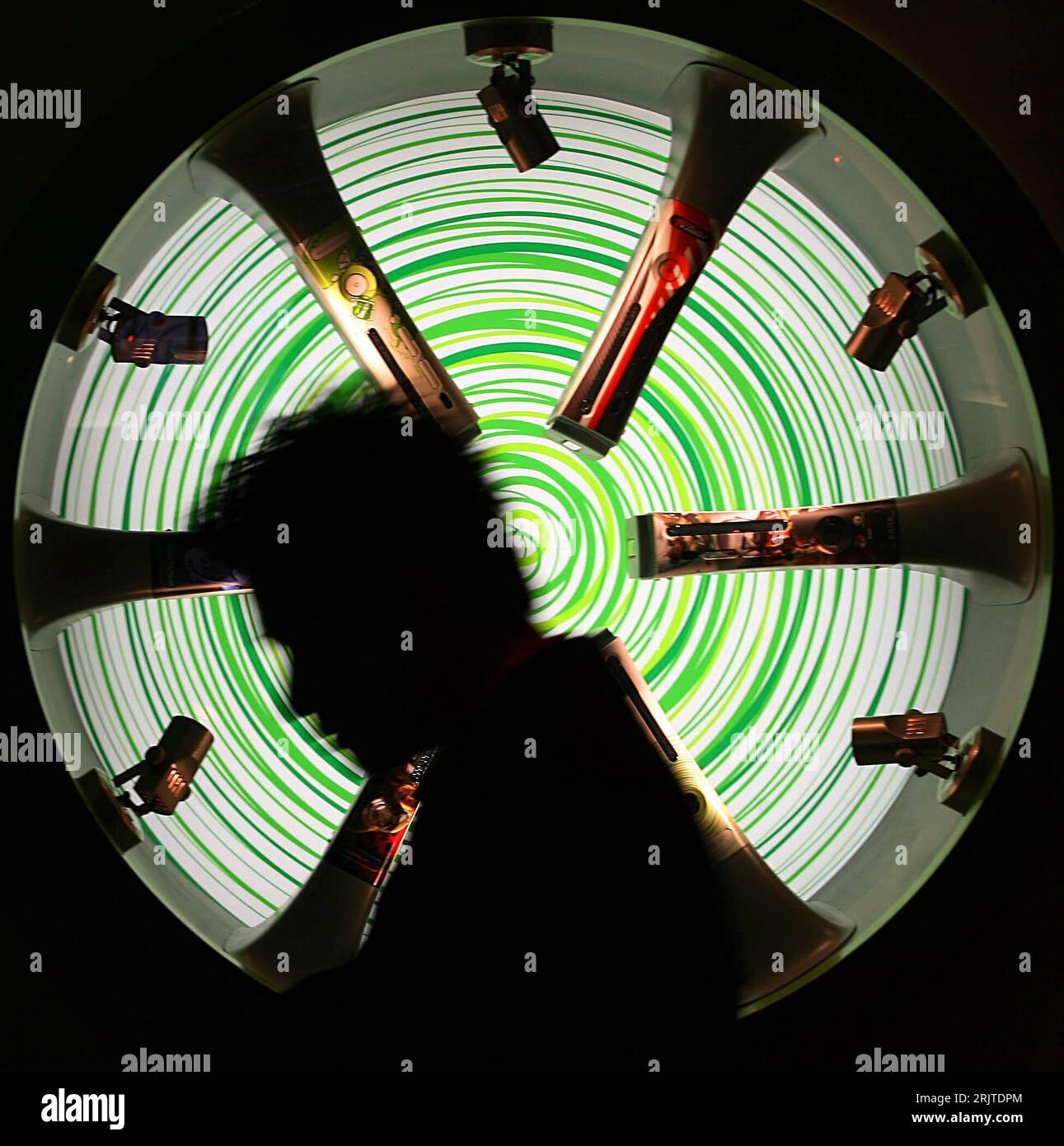 Consumer electronics show xbox hi-res stock photography and images - Alamy