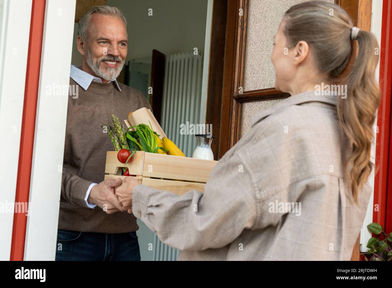 Man receiving hi-res stock photography and images - Alamy