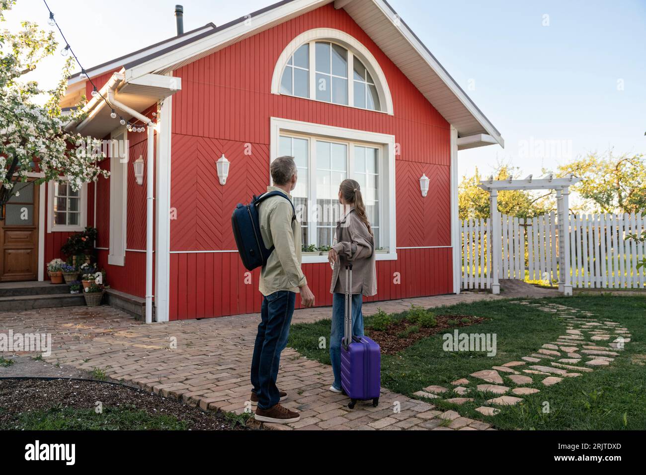 Man luggage looking female hi-res stock photography and images - Alamy