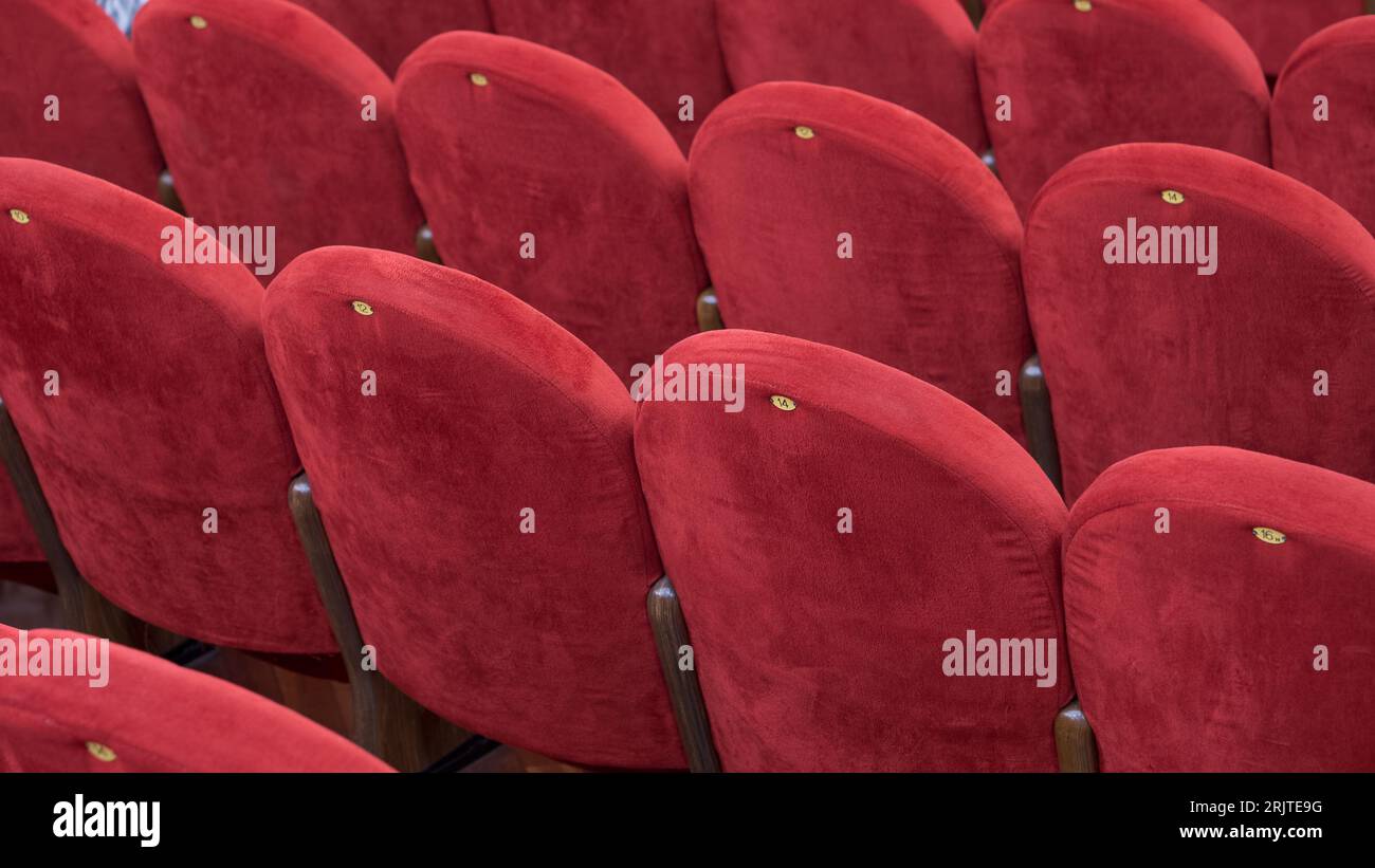 Movie theater audience rear view hi-res stock photography and images ...