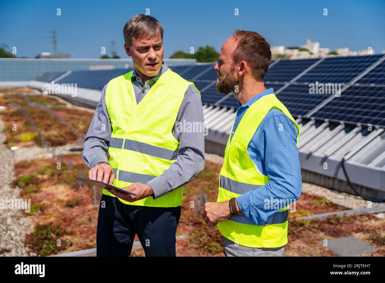 Reflective vests hi-res stock photography and images - Alamy