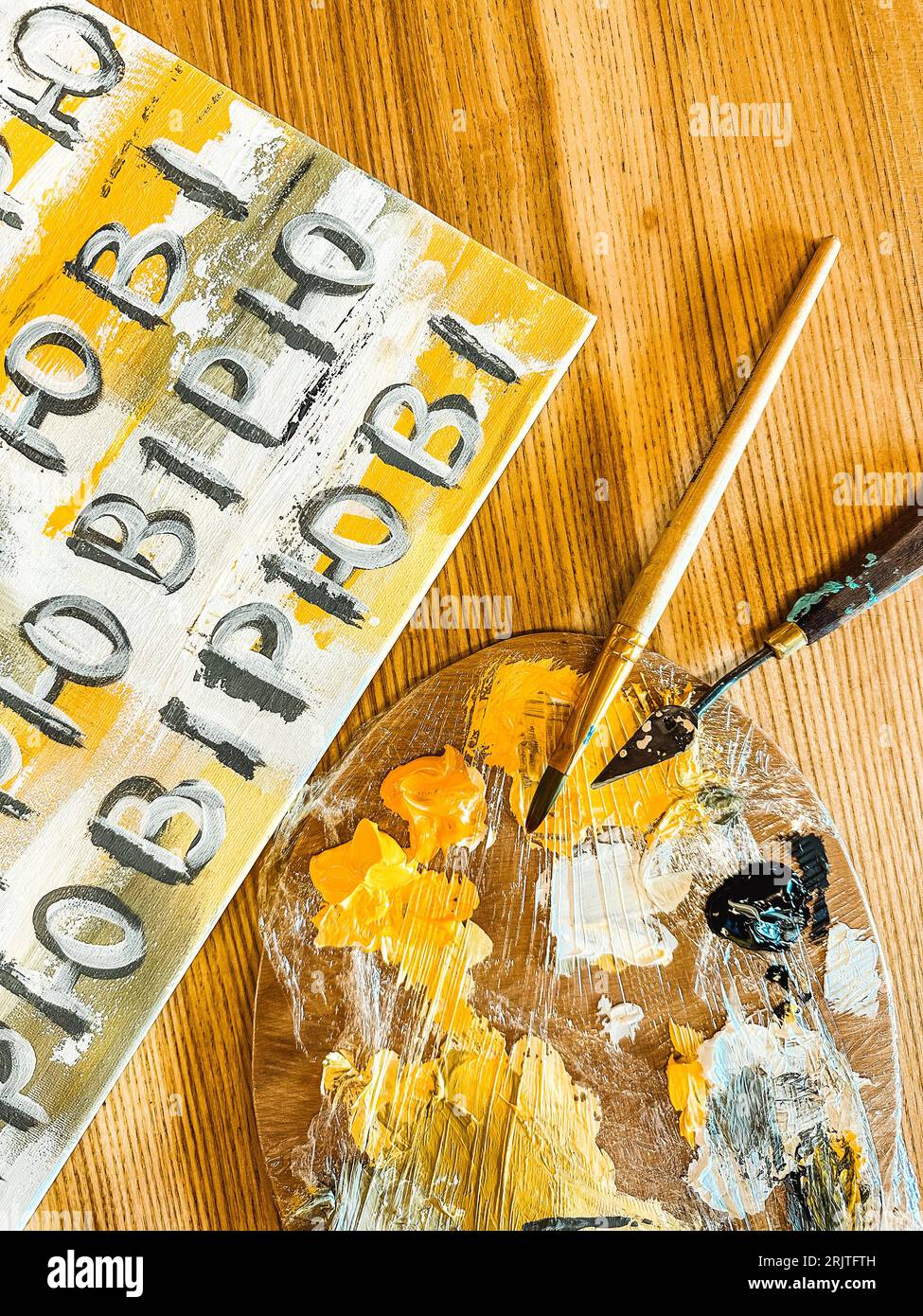 Art room with empty canvas classroom Stock Photo - Alamy