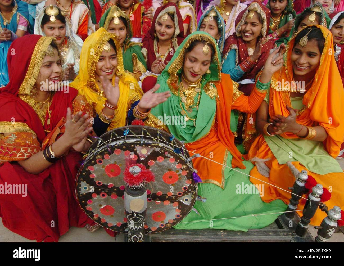 Traditionelle kleidung indien hi-res stock photography and images - Alamy