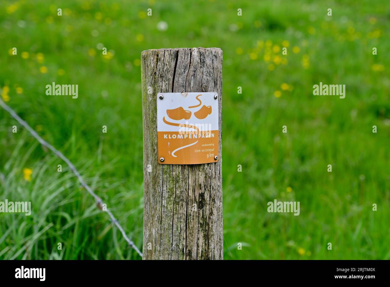 This sign with orange clogs is the indication of the Lint-en Liniepad ...