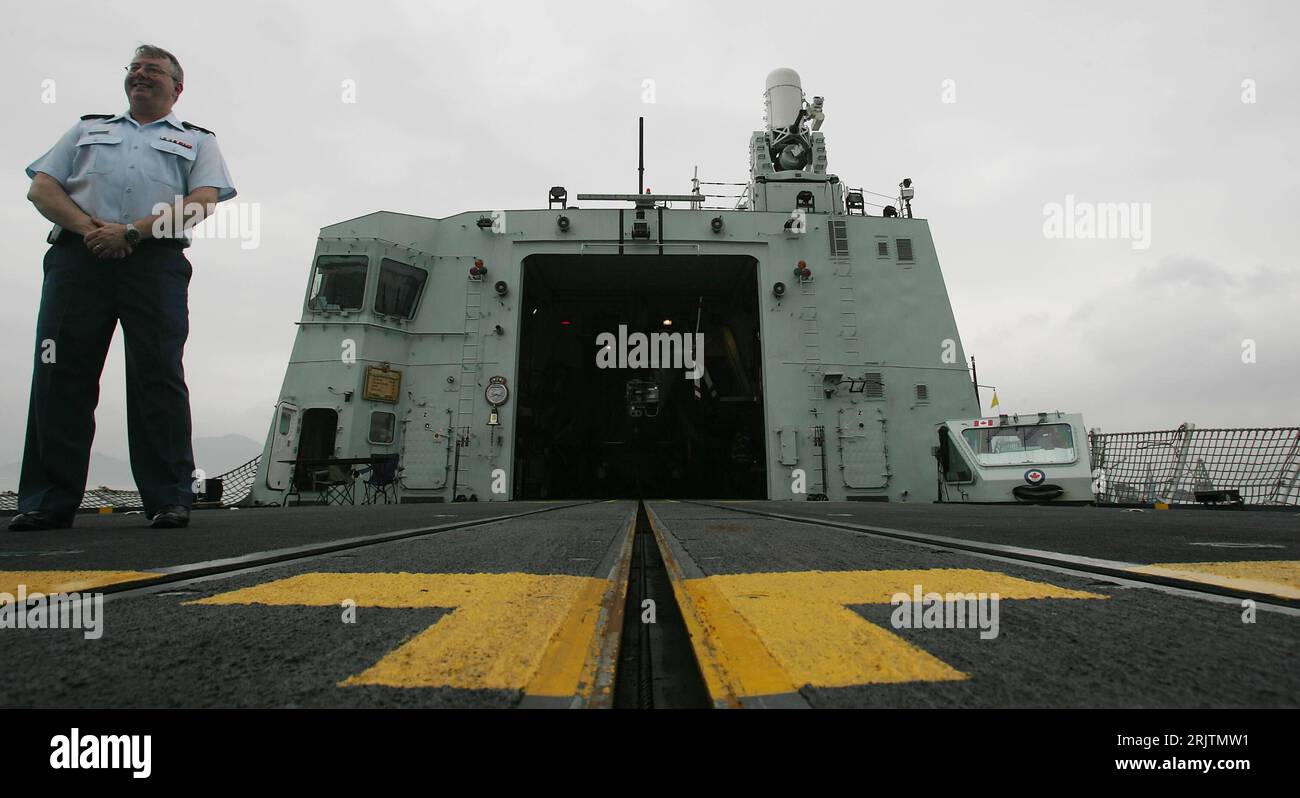 Bord kriegsschiffe hi-res stock photography and images - Alamy