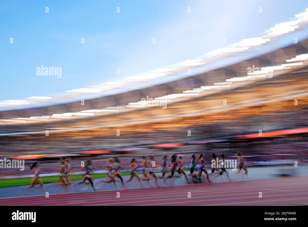 Athletes race in heat one of the Women's 5000-meters during the World ...