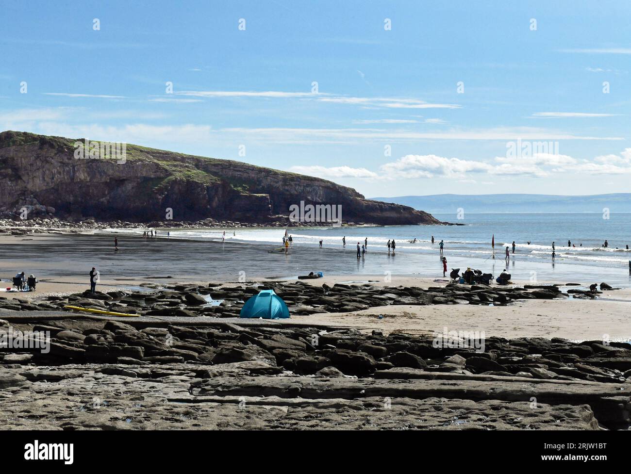 Eye level hi-res stock photography and images - Alamy