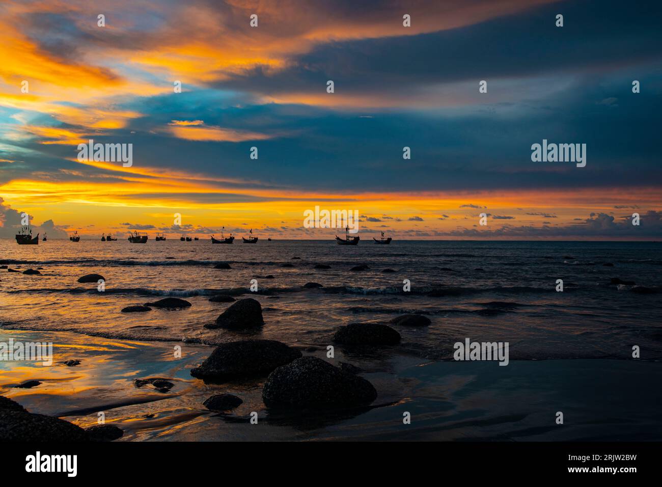 Sunrise on the Bay of Bengal at the Saint Martin's Island, locally ...