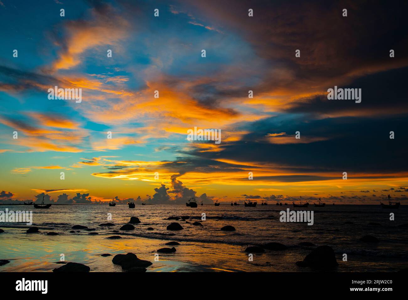 Sunrise on the Bay of Bengal at the Saint Martin's Island, locally ...