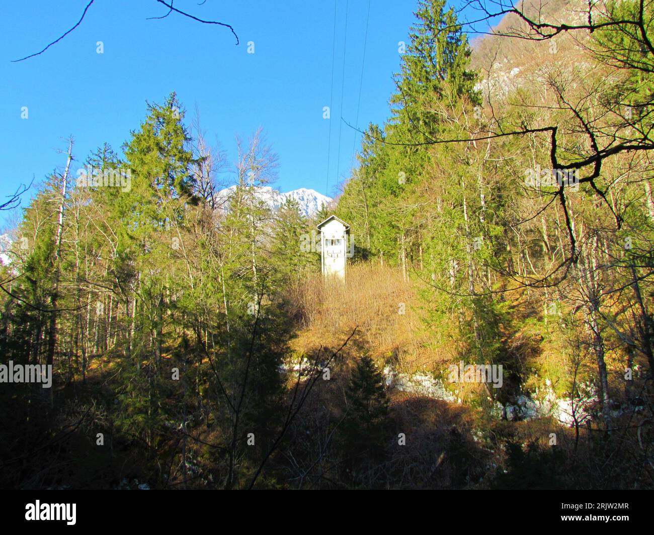 Electrical substation tower standing hi-res stock photography and ...