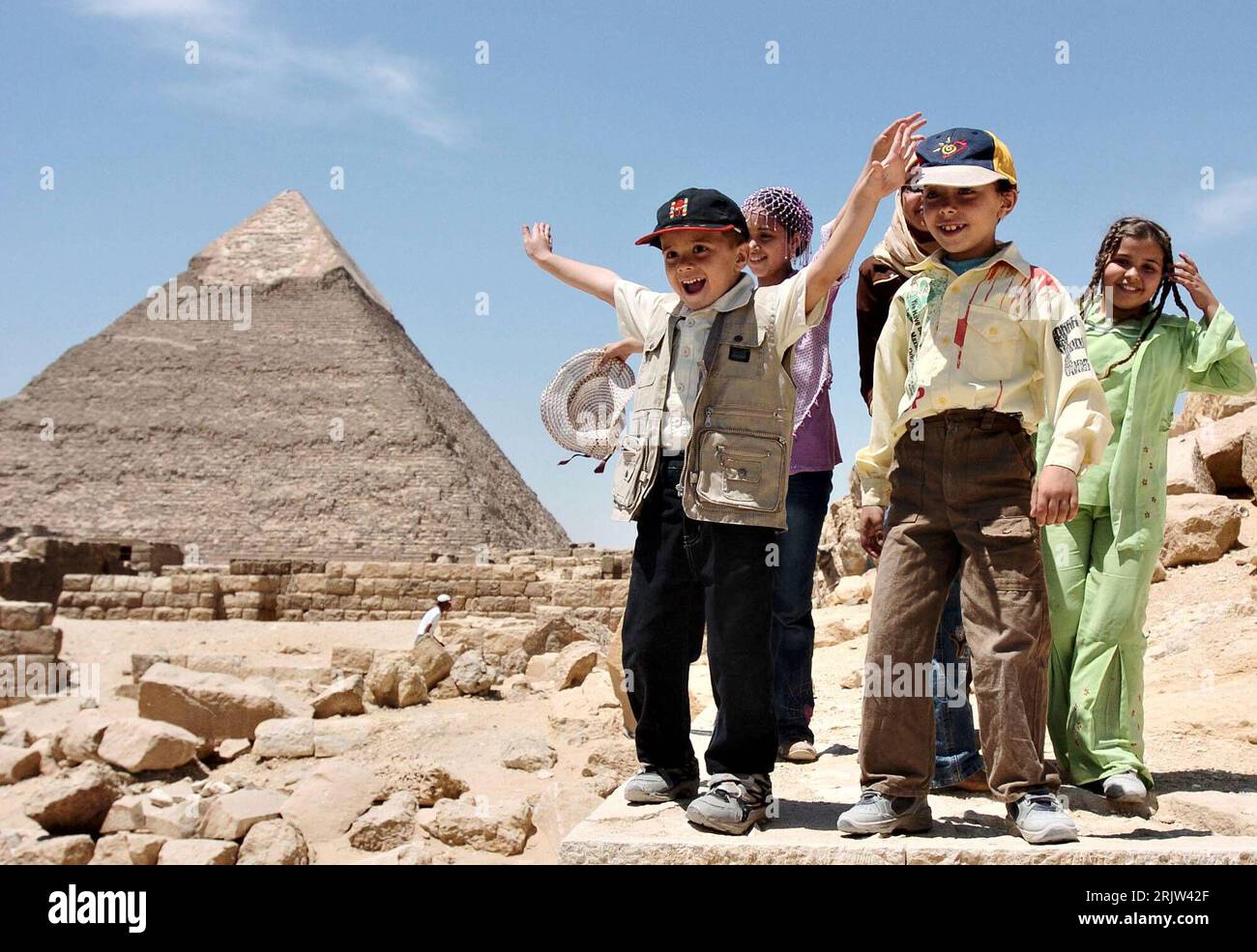 Kinder pyramide hi-res stock photography and images - Alamy