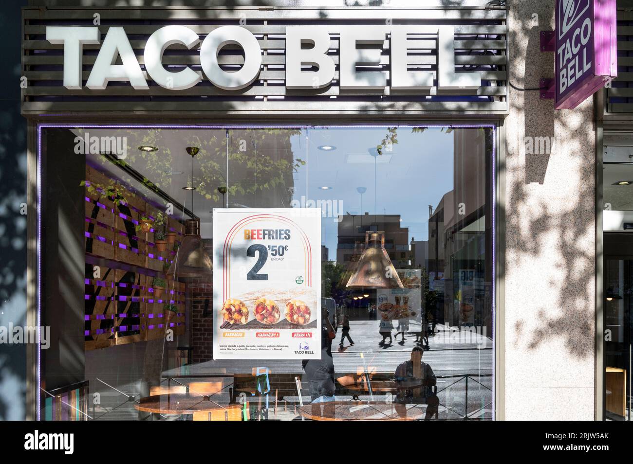 Taco bell spain hi-res stock photography and images - Alamy