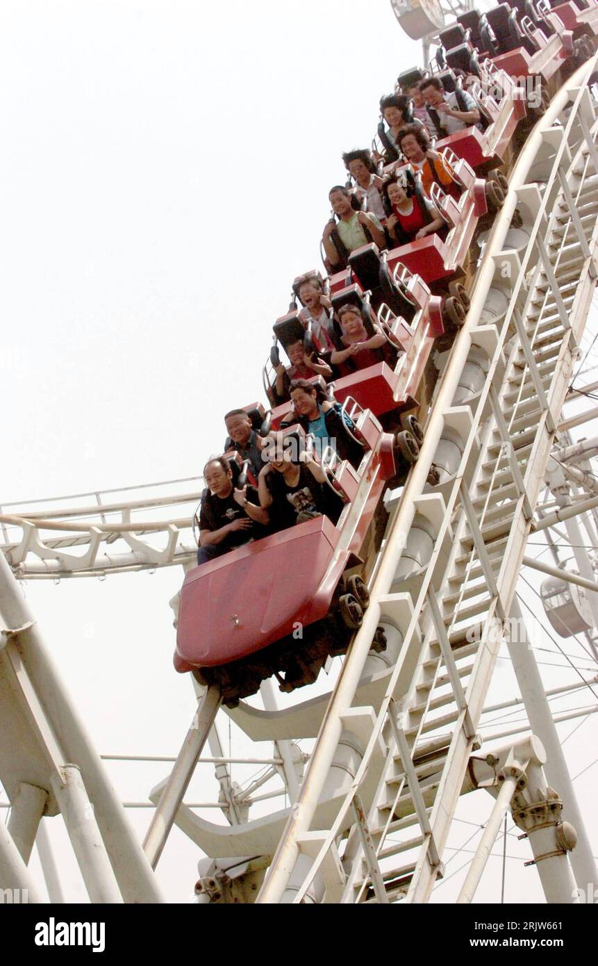 Freizeitpark achterbahn hi-res stock photography and images - Alamy