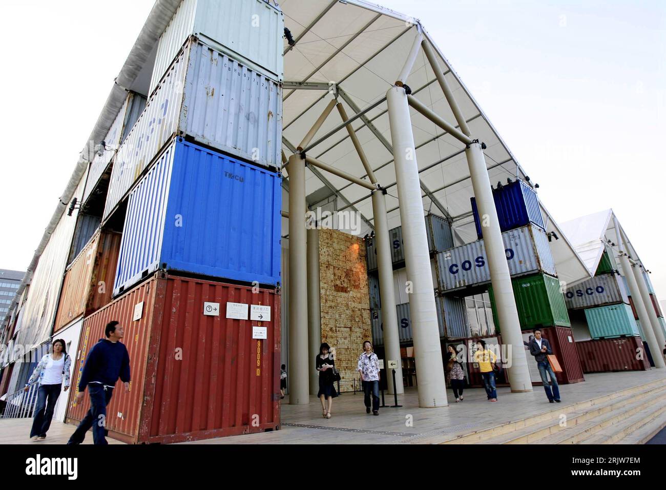 Nomadic museum shigeru ban hi-res stock photography and images - Alamy
