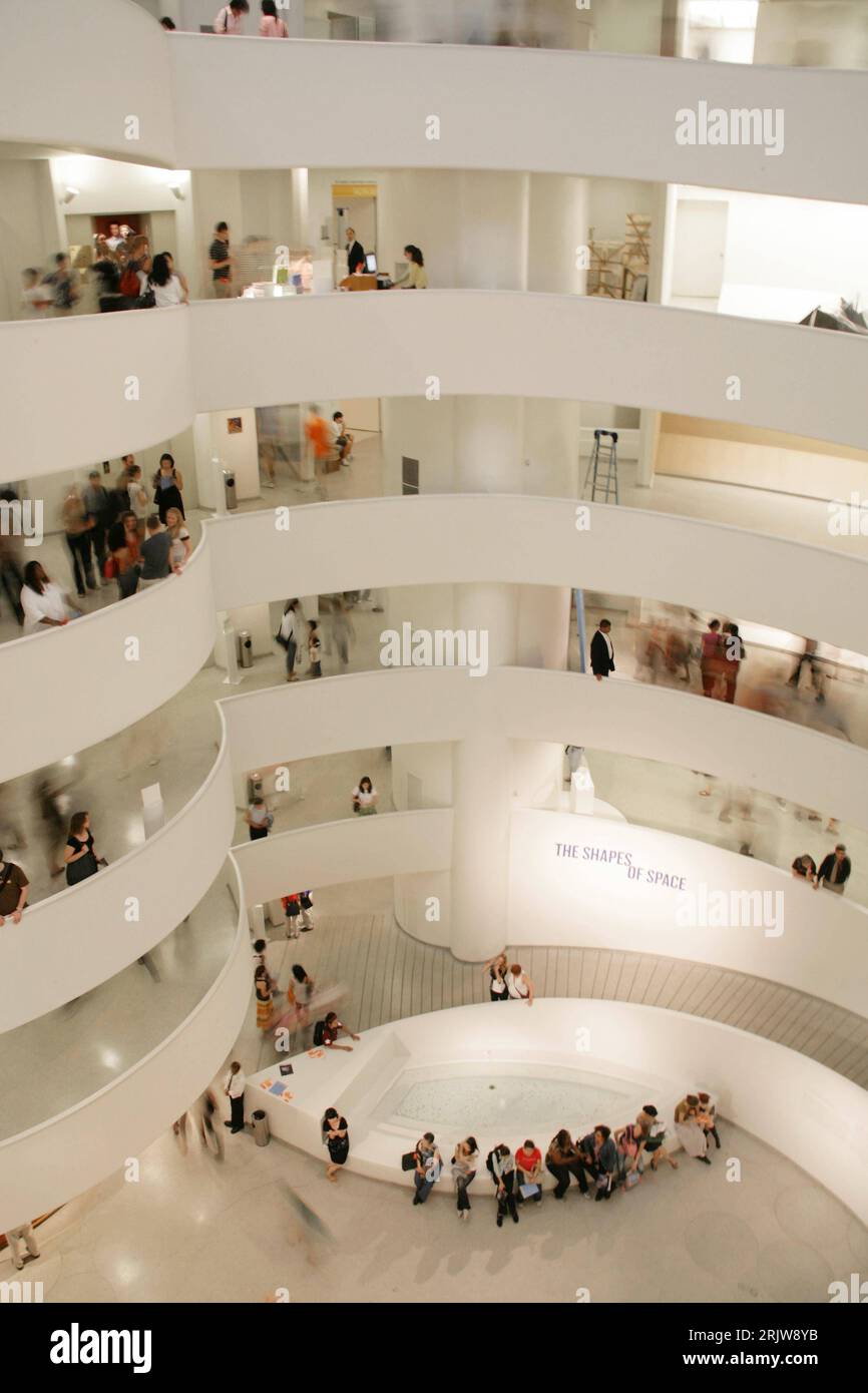 Guggenheim museen hi-res stock photography and images - Alamy