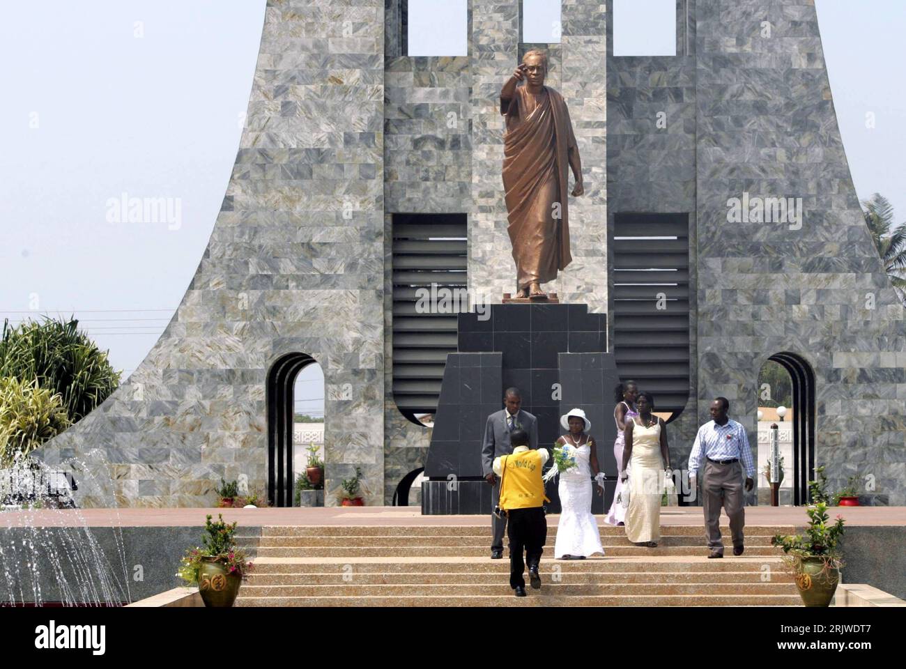 Kwame nkrumah statue hi-res stock photography and images - Alamy