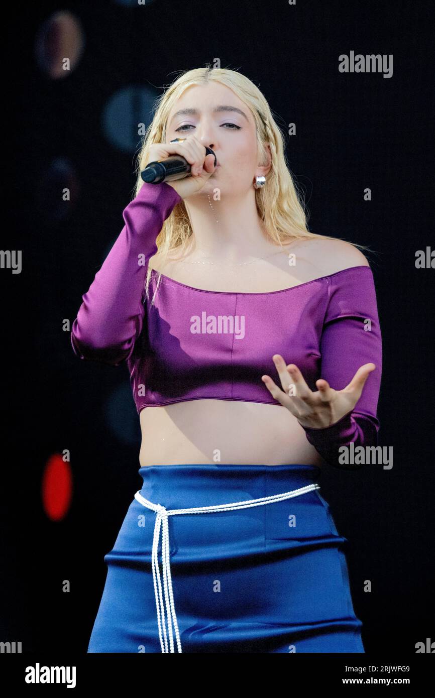 Lorde blonde hi-res stock photography and images - Alamy