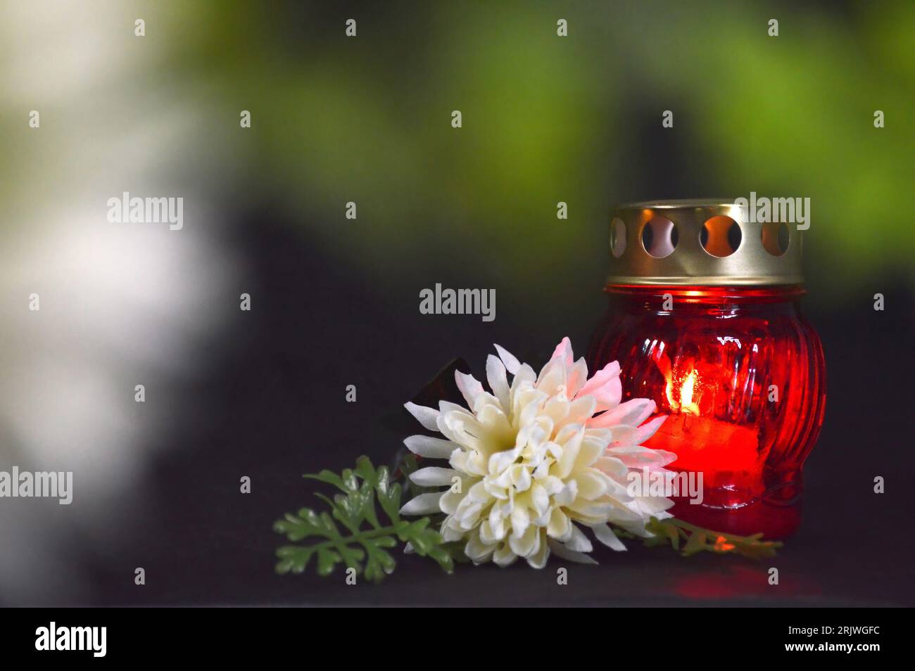 Burial lantern hi-res stock photography and images - Alamy