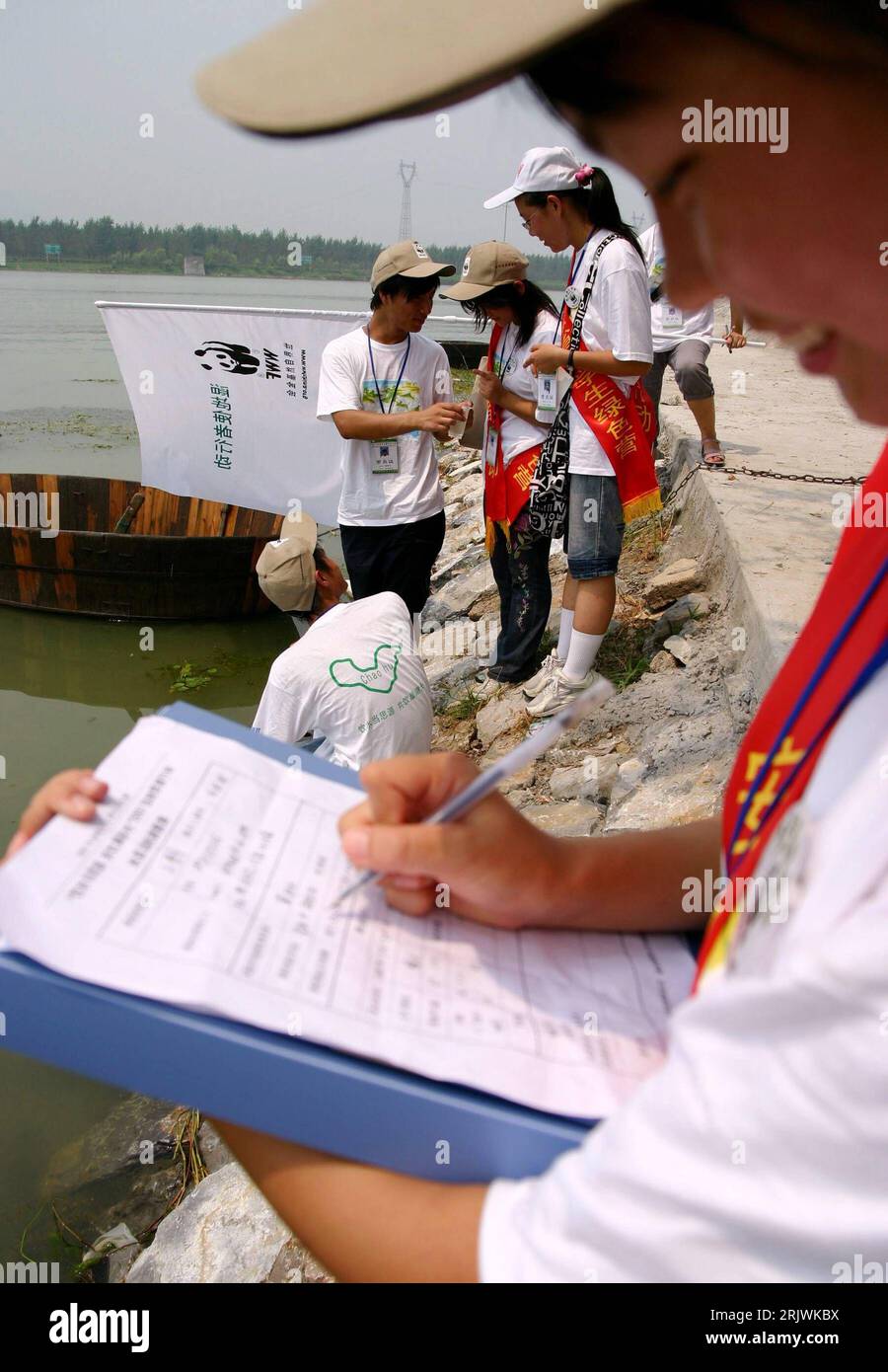 Wwf logos hi-res stock photography and images - Alamy