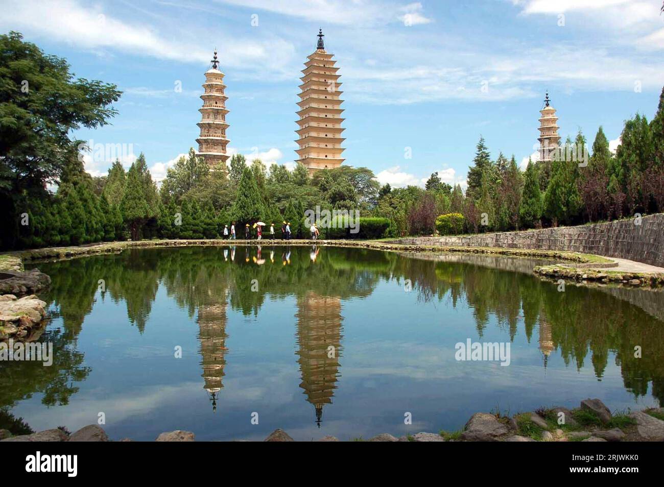 Chongsheng kloster hi-res stock photography and images - Alamy