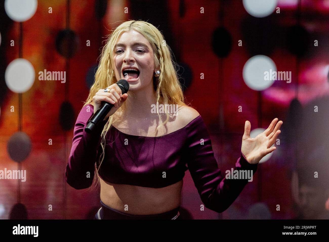 Lorde blonde hi-res stock photography and images - Alamy