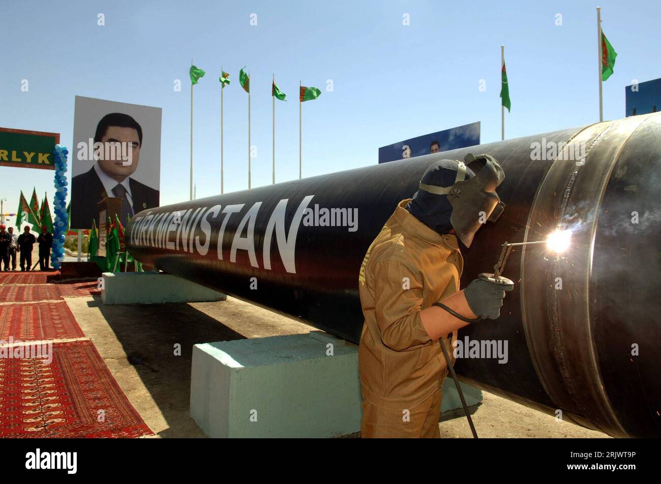 Turkmenistan gas pipeline hi-res stock photography and images - Alamy