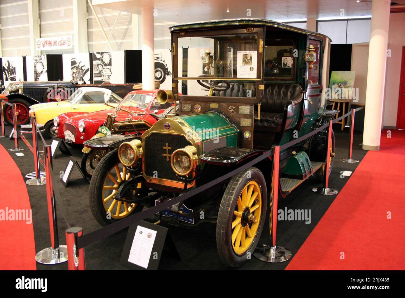 Autoausstellungen hi-res stock photography and images - Alamy