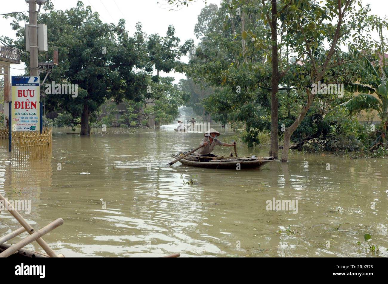 Bildnummer: 52148646 Datum: 08.10.2007 Copyright: imago/Xinhua Schweres Hochwasser in Ninh Ninh ...