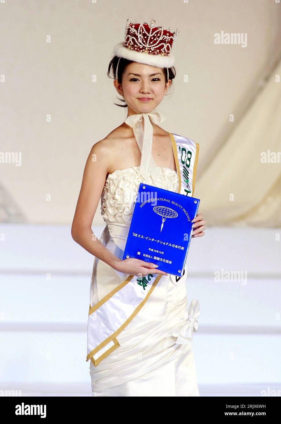 Miss japan hi-res stock photography and images - Alamy