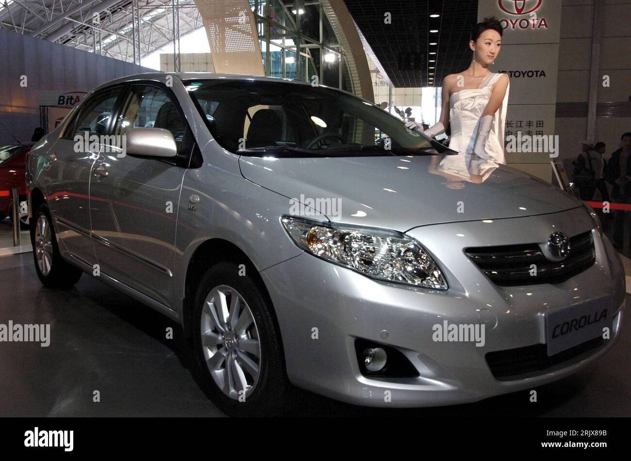 Car show hostess hi-res stock photography and images - Alamy