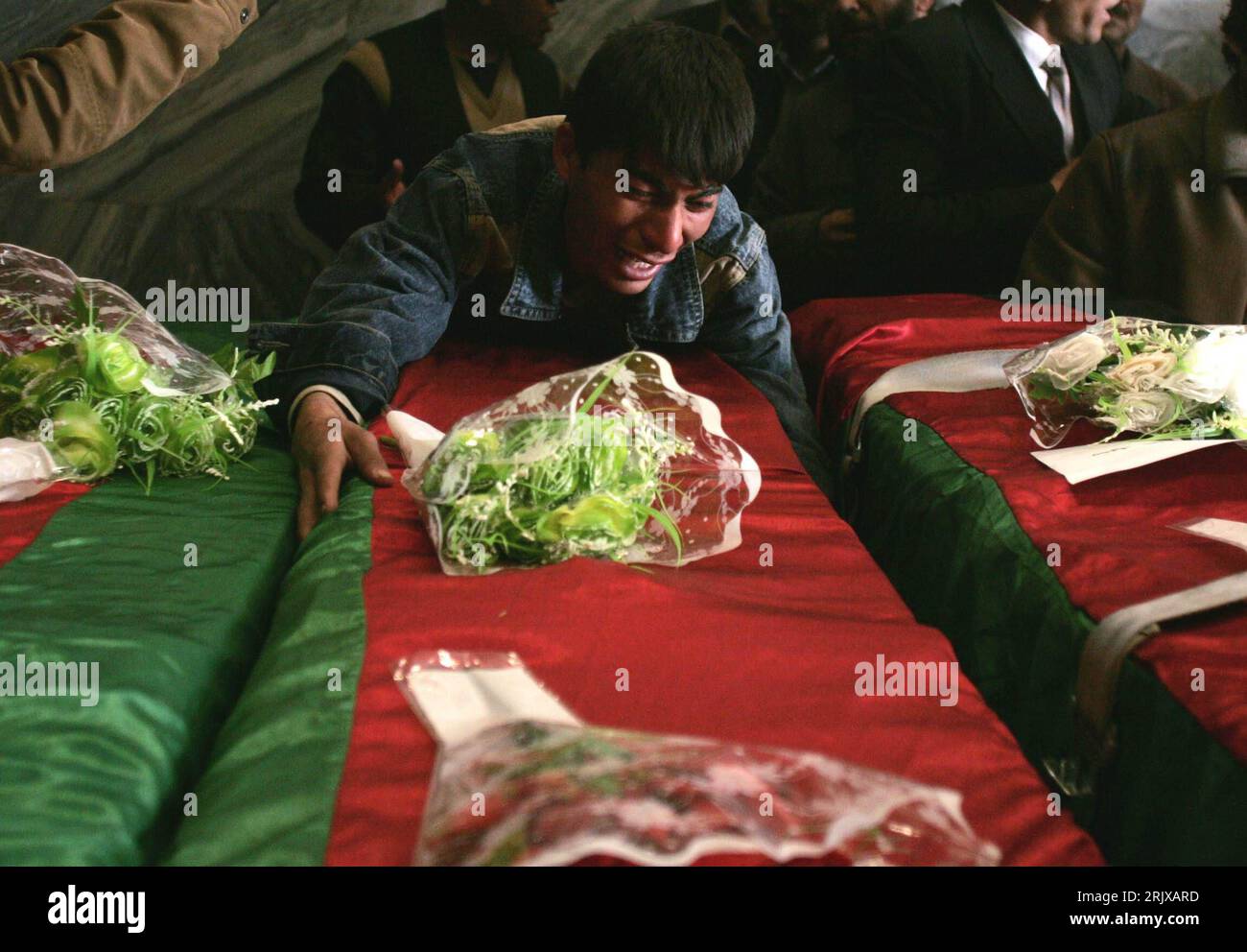 Trauerndes kind hi-res stock photography and images - Alamy