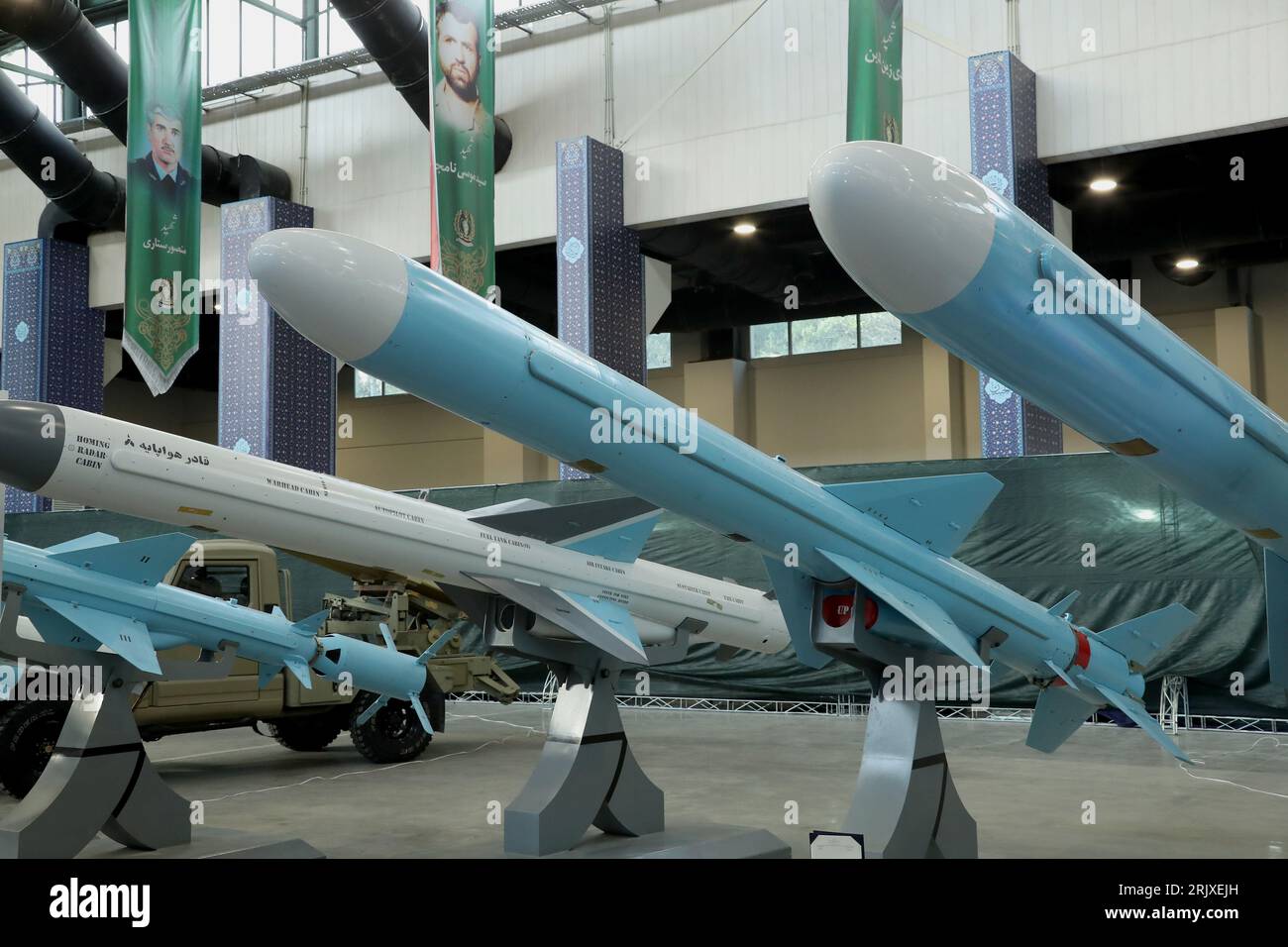 Showcaser hi-res stock photography and images - Alamy