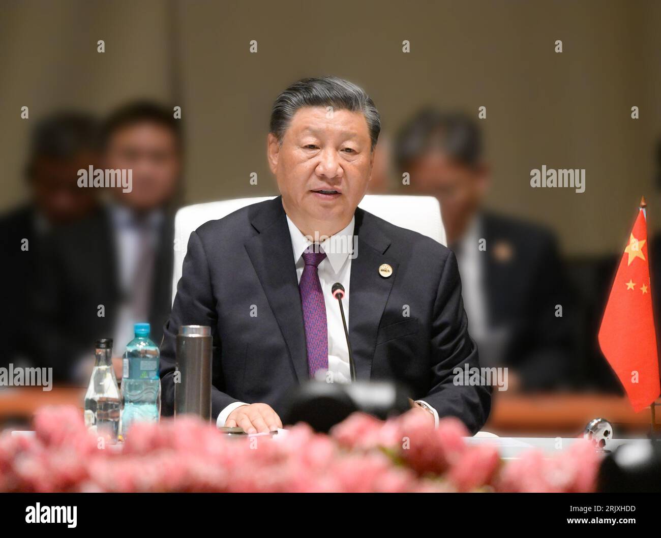 Shouldering responsibility hi-res stock photography and images - Alamy