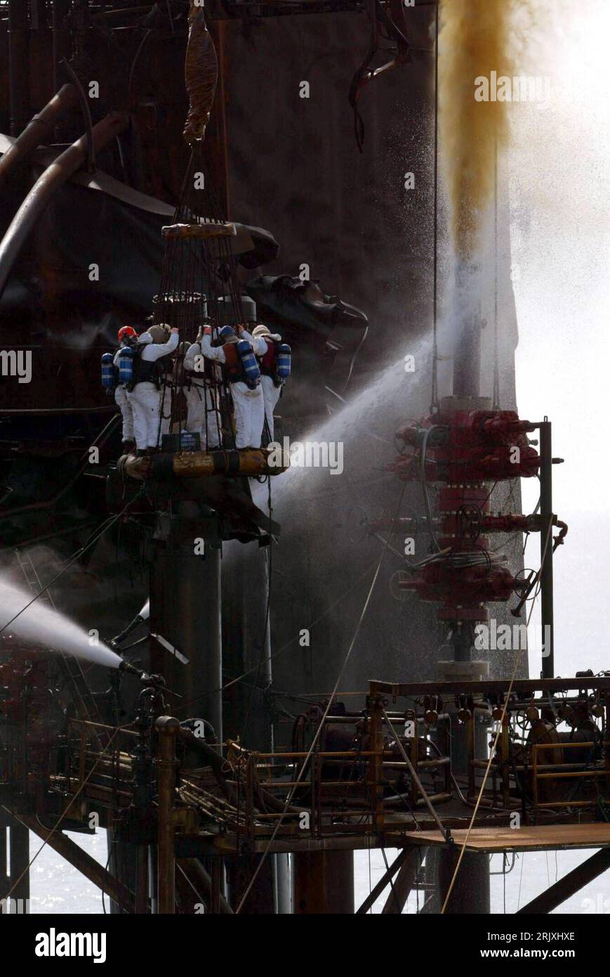 ölbohrinseln hi-res stock photography and images - Alamy